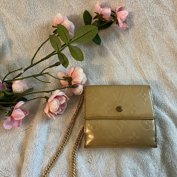 Louis Vuitton | Bags | Louis Vuitton Beige Vernis Elise Compact Wallet ...